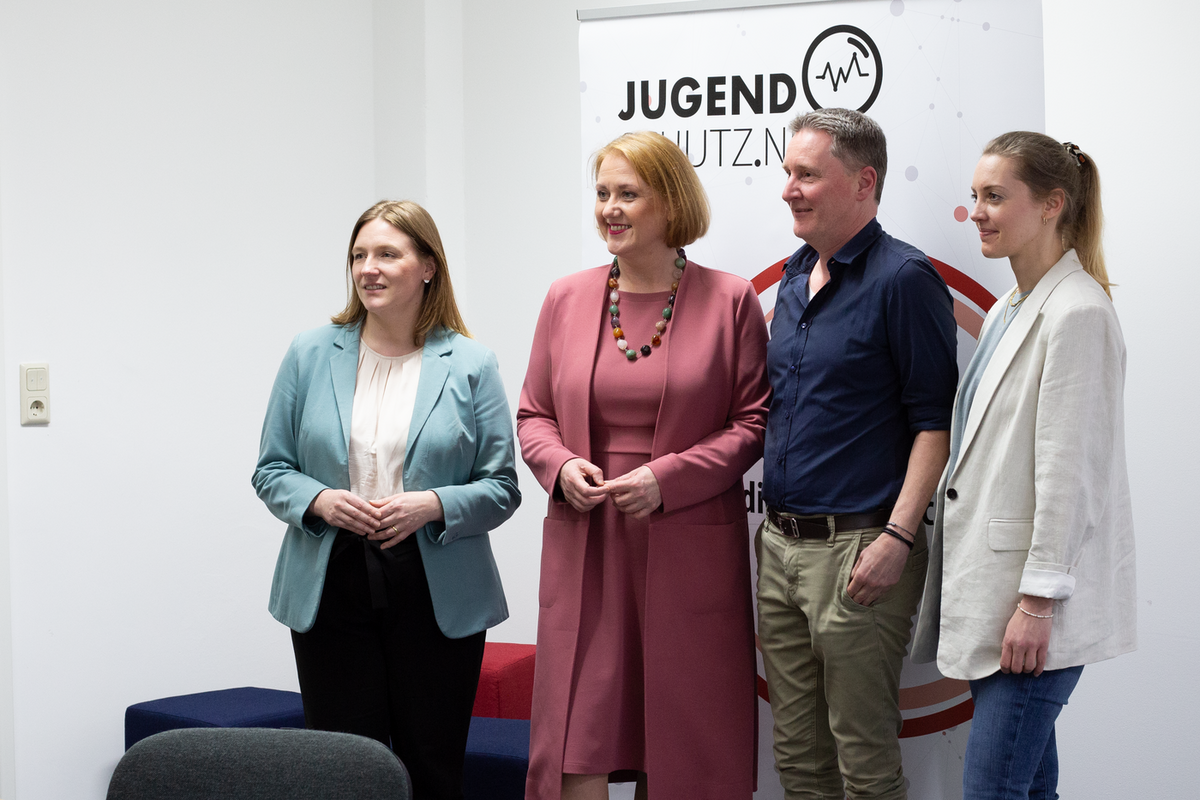 Ministerinnen Paus und Binz besuchen jugendschutz.net | jugendschutz.net